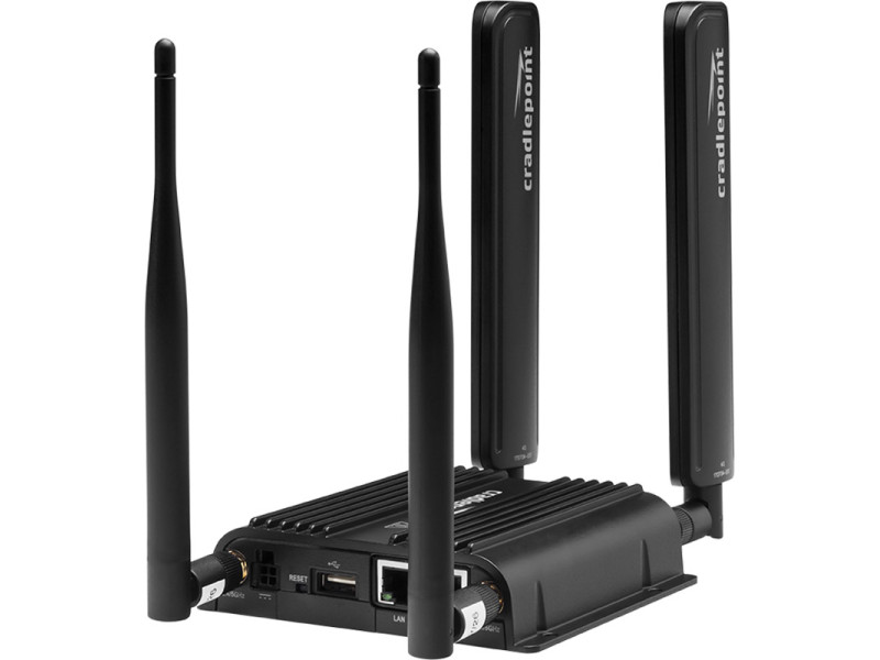 Cradlepoint IBR900 LTE Cat6 NetCloud Essential 1Y hos Loh Electronics AB